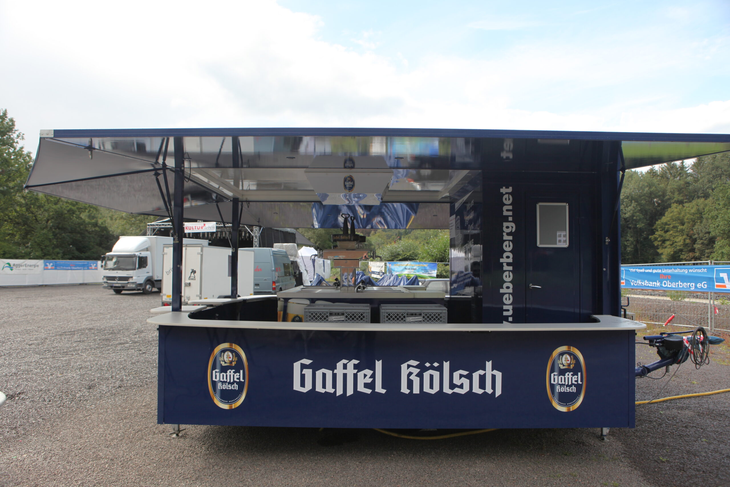 Bierwagen Meeting mit Kühlzelle - Getränke Ueberberg GmbH